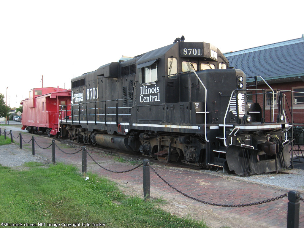 IC 8701 on static display